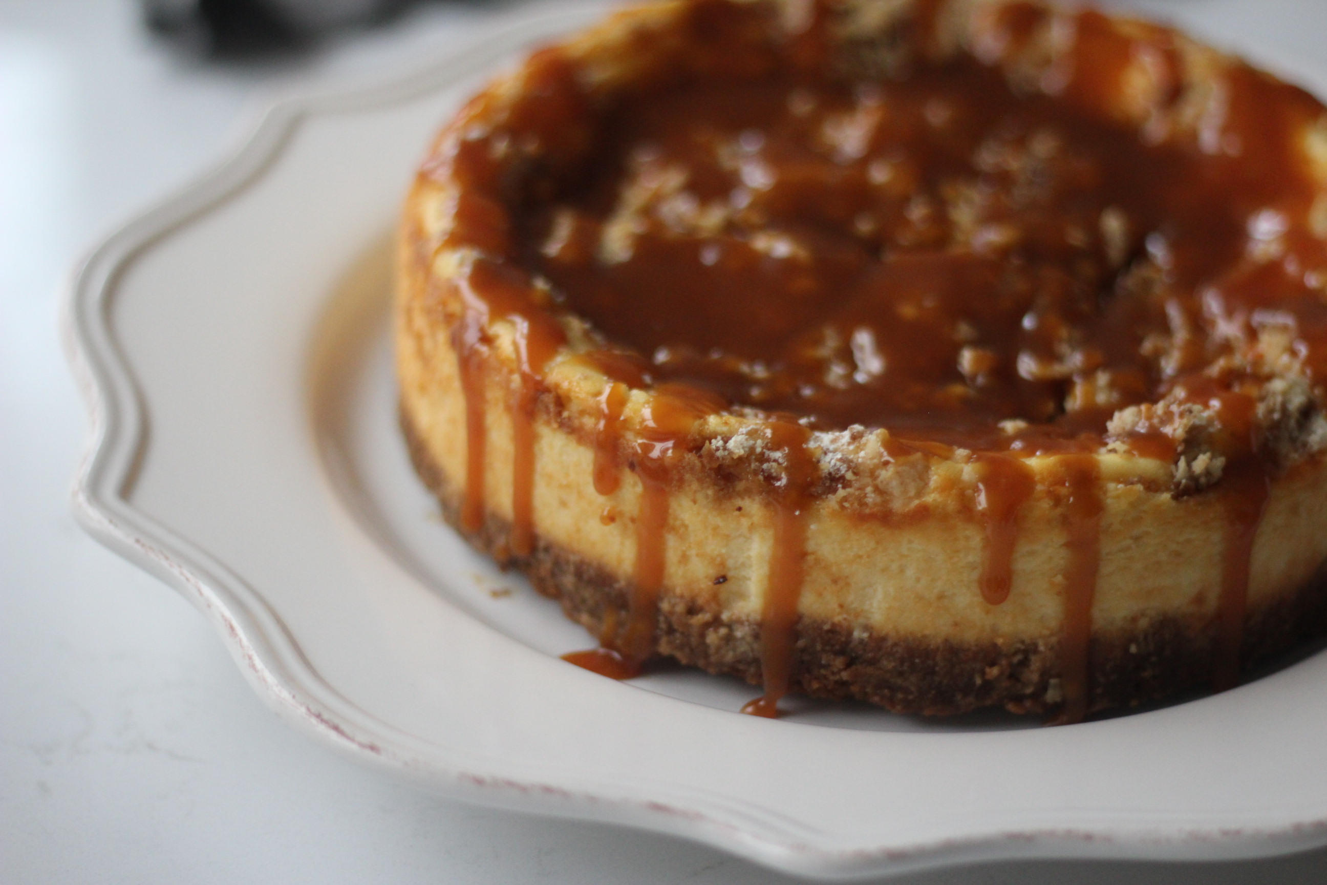 Ostakaka með eplum og karamellusósu | Eva Laufey